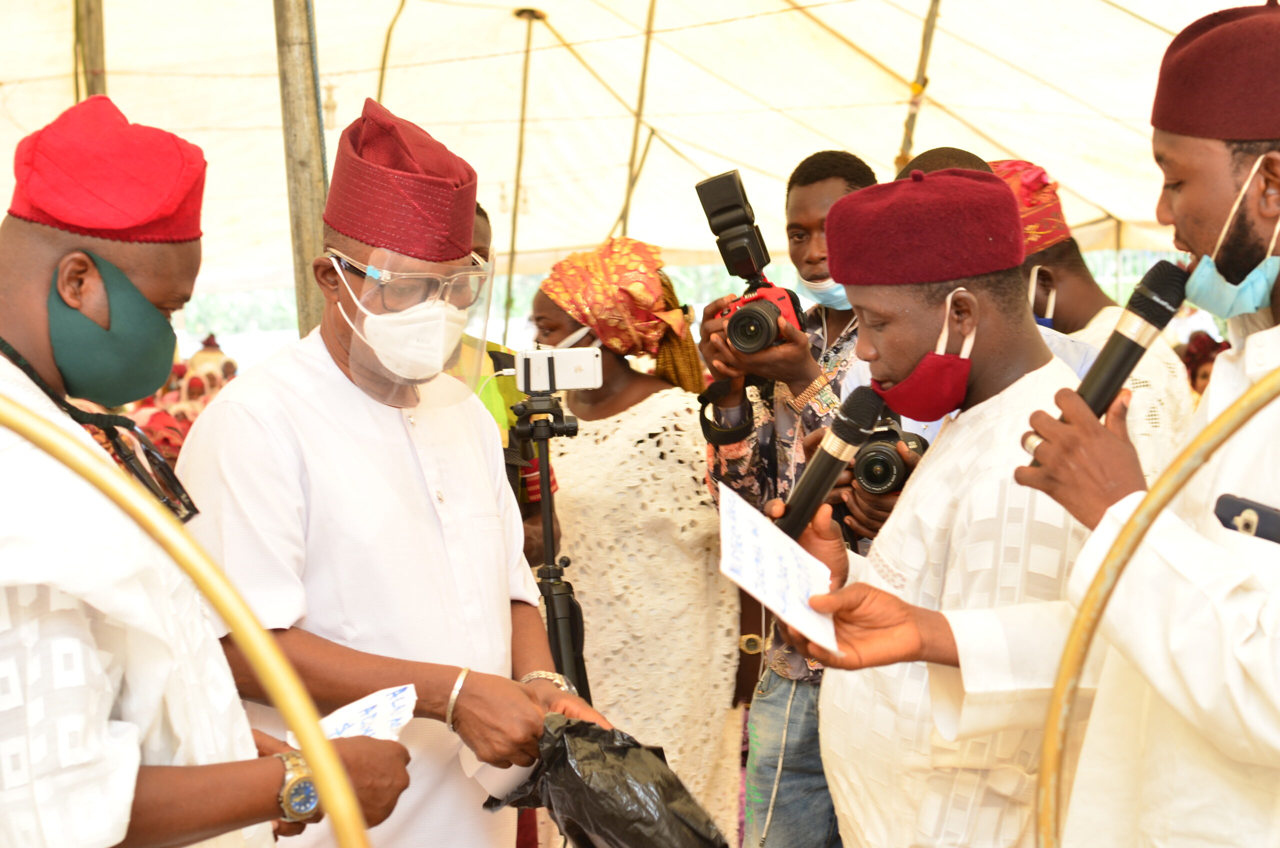 Photos News: Political Bigwigs, Socialites Grace Burial Ceremony of ...