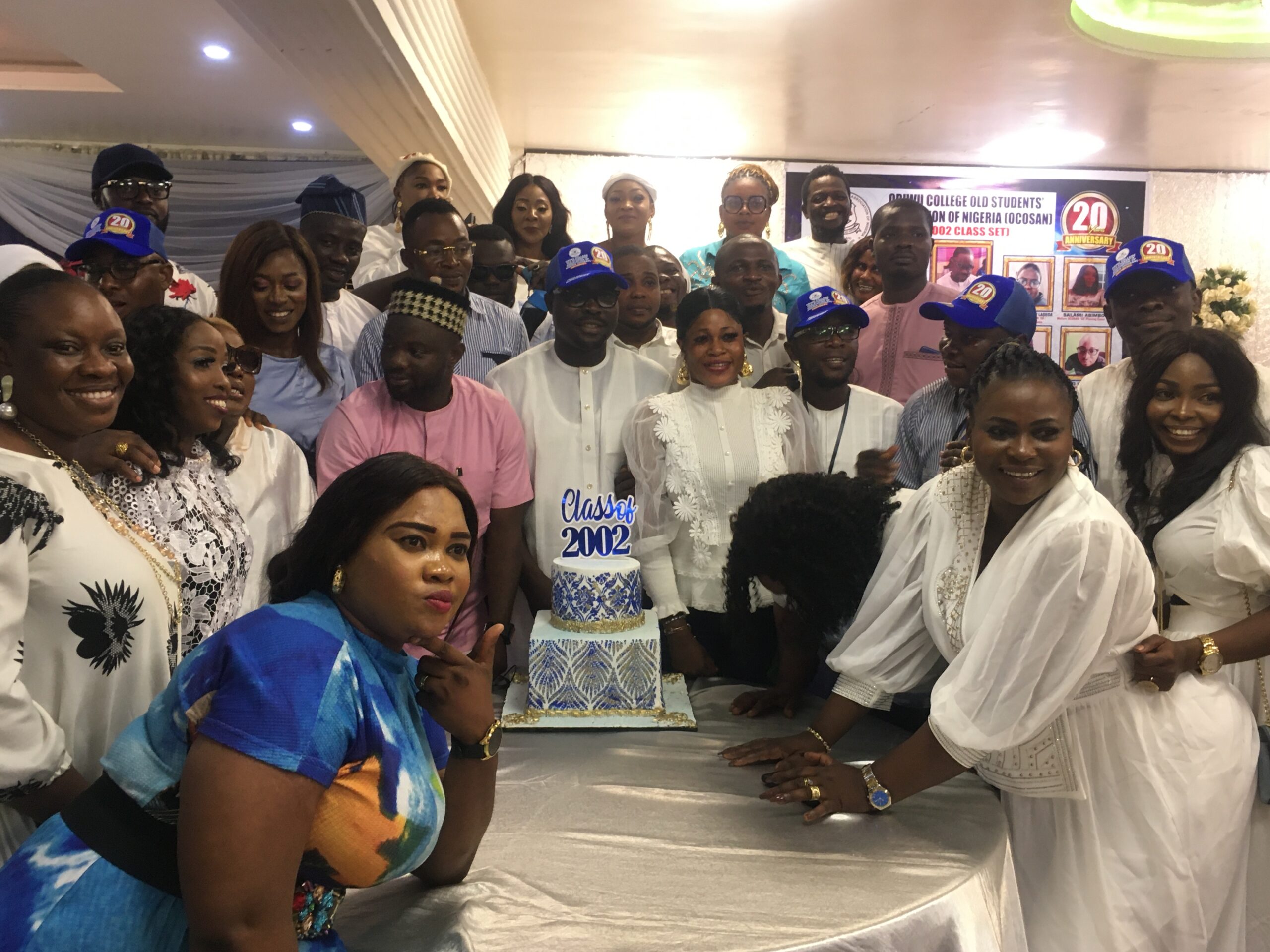 Old Students Celebrate 20 Years After Graduation, Honour Members