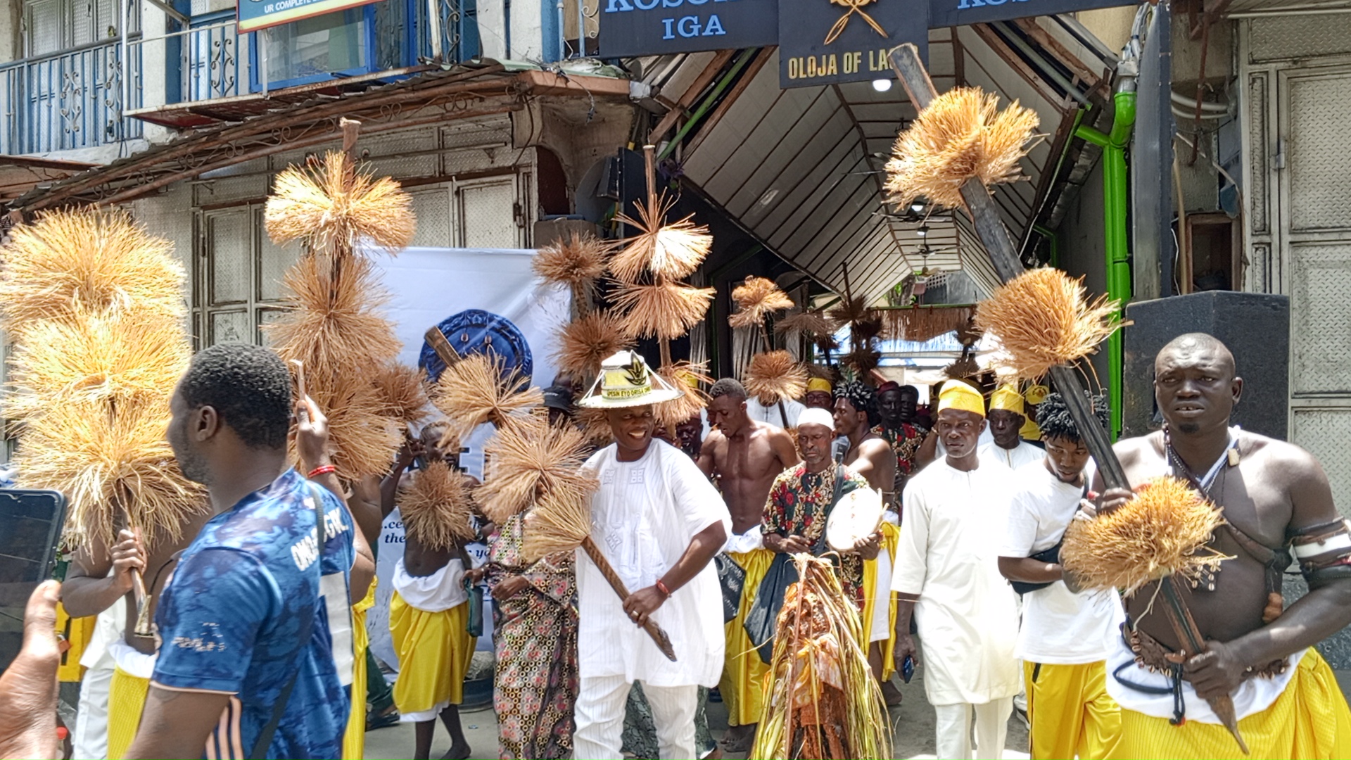 Oloja Of Lagos - Elect Hosts Traditional Groups In Commemoration of ...