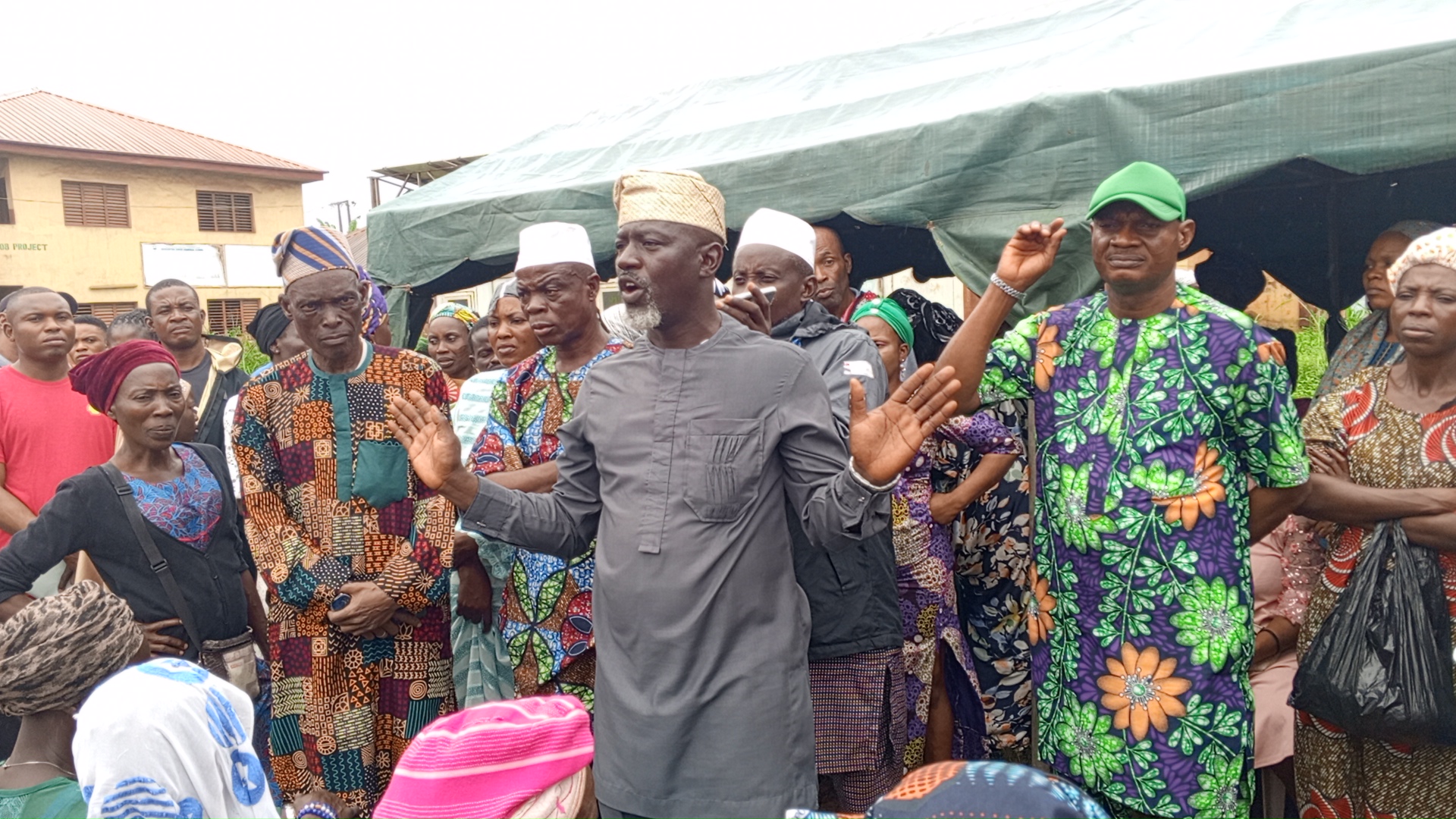 Again, Parents Protest, Beg Sanwo -Olu Not To Relocate Odogunyan ...