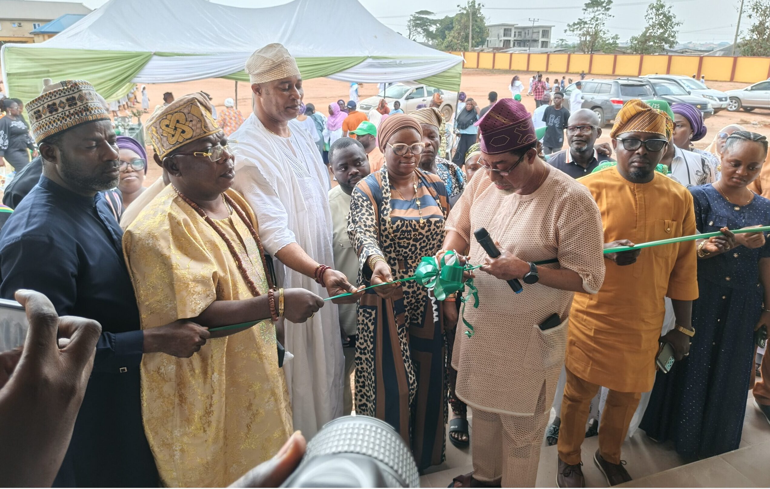 Hon. Gbadebo - Alogba Commissions Historic Five Blocks Of Classroom ...